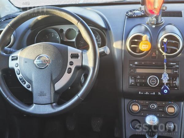 Grey Nissan Qashqai 2008 in Jekabpils, with an engine capacity of 1.50 L and mileage of 295 thousand km for 1300 €, photo 9 on AUTOMOTO.COM.LV