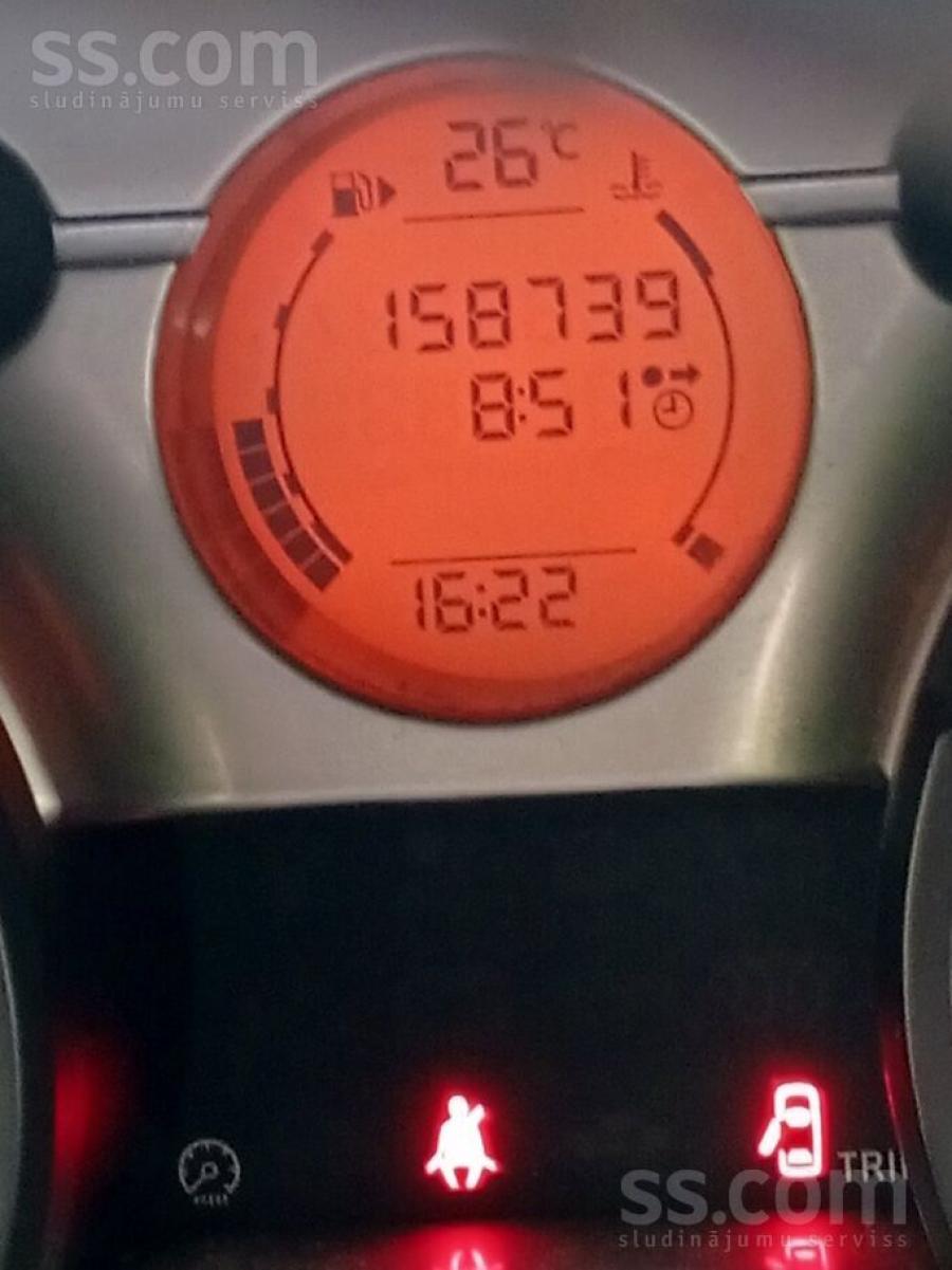 Grey Nissan Qashqai 2008 in Riga, with an engine capacity of 1.50 L and mileage of 159 thousand km for 5600 €, photo 11 on AUTOMOTO.COM.LV