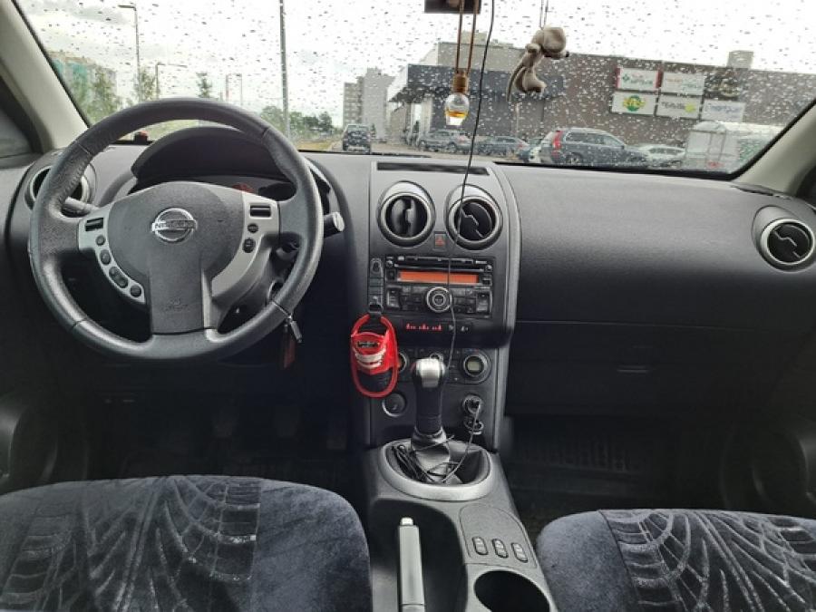 Grey Nissan Qashqai 2008 in Tallinn, with an engine capacity of 1.60 L and mileage of 115 thousand km for 5000 €, photo 4 on AUTOMOTO.COM.LV