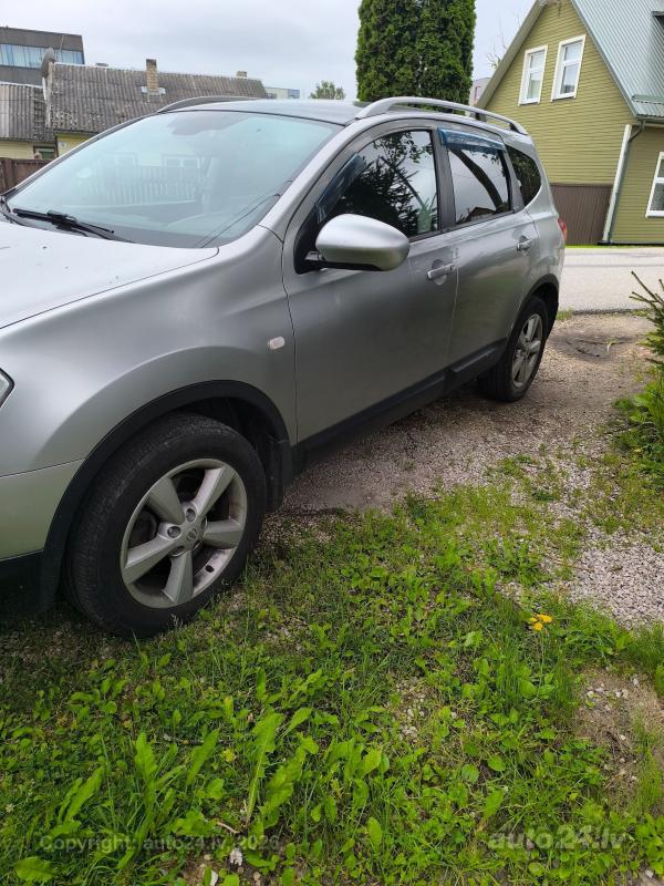 Pelēks Nissan Qashqai 2009 Tallina, ar dzinēja tilpumu 2.00 L un nobraukumu 317 tūkst. km par 3500 €, foto 2 vietnē AUTOMOTO.COM.LV