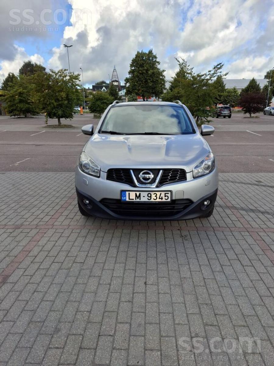 Pelēks Nissan Qashqai 2010 Liepāja, ar dzinēja tilpumu 2.00 L un nobraukumu 352 tūkst. km par 3800 €, foto 1 vietnē AUTOMOTO.COM.LV