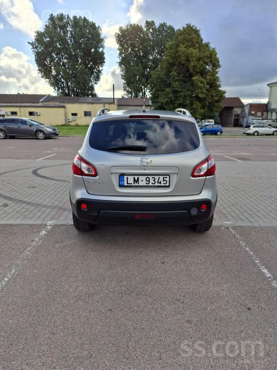 Pelēks Nissan Qashqai 2010 Liepāja, ar dzinēja tilpumu 2.00 L un nobraukumu 352 tūkst. km par 3800 €, foto 3 vietnē AUTOMOTO.COM.LV