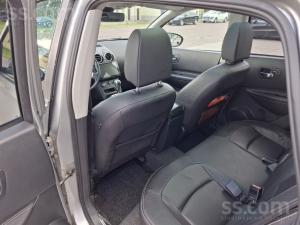 Pelēks Nissan Qashqai 2010 Liepāja, ar dzinēja tilpumu 2.00 L un nobraukumu 352 tūkst. km par 3800 €, foto 4 vietnē AUTOMOTO.COM.LV