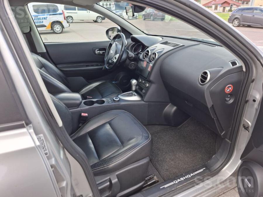Pelēks Nissan Qashqai 2010 Liepāja, ar dzinēja tilpumu 2.00 L un nobraukumu 352 tūkst. km par 3800 €, foto 5 vietnē AUTOMOTO.COM.LV