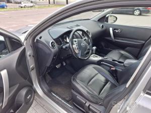 Pelēks Nissan Qashqai 2010 Liepāja, ar dzinēja tilpumu 2.00 L un nobraukumu 352 tūkst. km par 3800 €, foto 14 vietnē AUTOMOTO.COM.LV