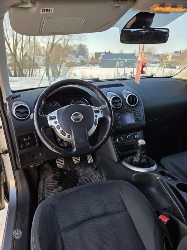 Pelēks Nissan Qashqai 2011 Vilkaviškis, ar dzinēja tilpumu 1.60 L un nobraukumu 310 tūkst. km par 4900 €, foto 4 vietnē AUTOMOTO.COM.LV