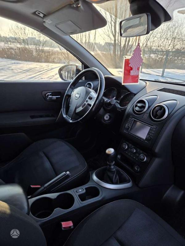 Pelēks Nissan Qashqai 2011 Vilkaviškis, ar dzinēja tilpumu 1.60 L un nobraukumu 310 tūkst. km par 4900 €, foto 7 vietnē AUTOMOTO.COM.LV