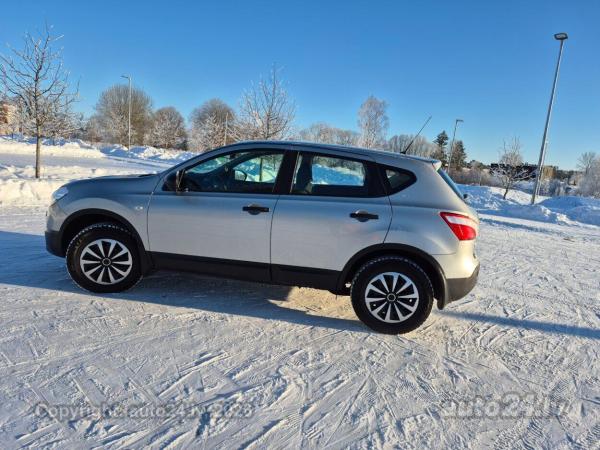 Pelēks Nissan Qashqai 2012 Tallina, ar dzinēja tilpumu 1.60 L un nobraukumu 149 tūkst. km par 4999 €, foto 2 vietnē AUTOMOTO.COM.LV