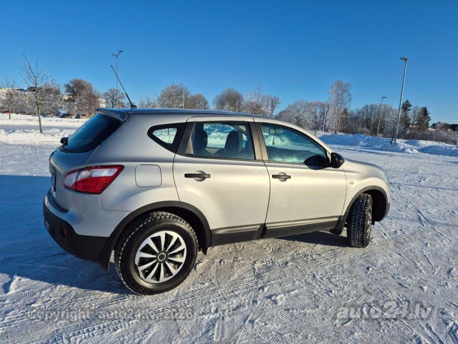 Pelēks Nissan Qashqai 2012 Tallina, ar dzinēja tilpumu 1.60 L un nobraukumu 149 tūkst. km par 4999 €, foto 3 vietnē AUTOMOTO.COM.LV