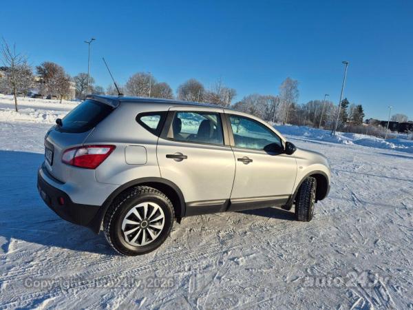 Pelēks Nissan Qashqai 2012 Tallina, ar dzinēja tilpumu 1.60 L un nobraukumu 149 tūkst. km par 4999 €, foto 5 vietnē AUTOMOTO.COM.LV