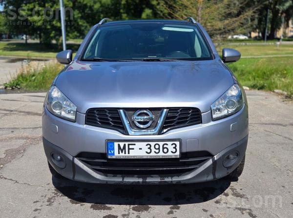 Pelēks Nissan Qashqai 2012 Rīga, ar dzinēja tilpumu 1.50 L un nobraukumu 240 tūkst. km par 3500 €, foto 1 vietnē AUTOMOTO.COM.LV