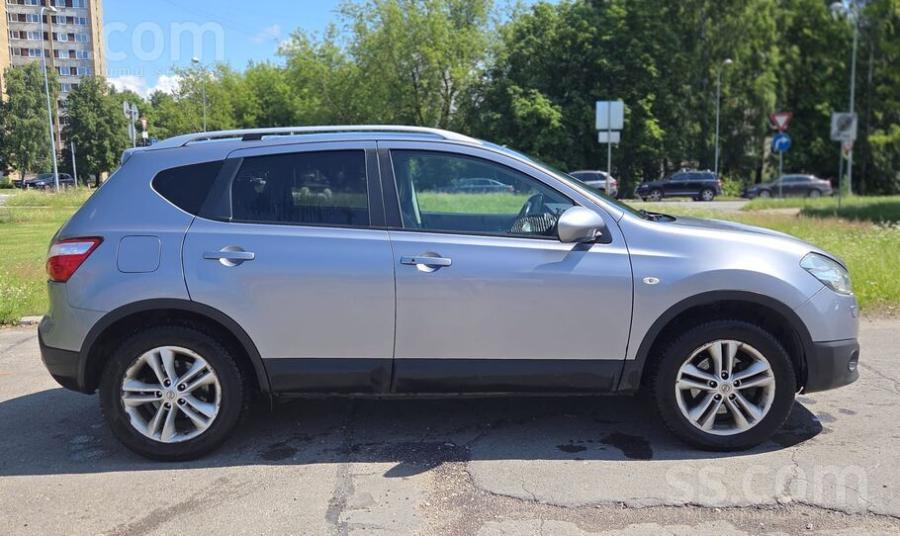 Grey Nissan Qashqai 2012 in Riga, with an engine capacity of 1.50 L and mileage of 240 thousand km for 3500 €, photo 3 on AUTOMOTO.COM.LV
