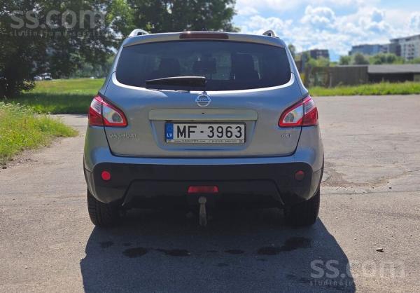 Pelēks Nissan Qashqai 2012 Rīga, ar dzinēja tilpumu 1.50 L un nobraukumu 240 tūkst. km par 3500 €, foto 4 vietnē AUTOMOTO.COM.LV