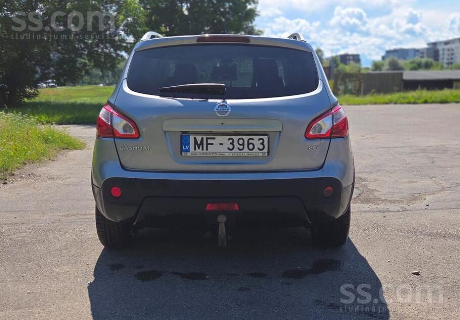 Grey Nissan Qashqai 2012 in Riga, with an engine capacity of 1.50 L and mileage of 240 thousand km for 3500 €, photo 5 on AUTOMOTO.COM.LV