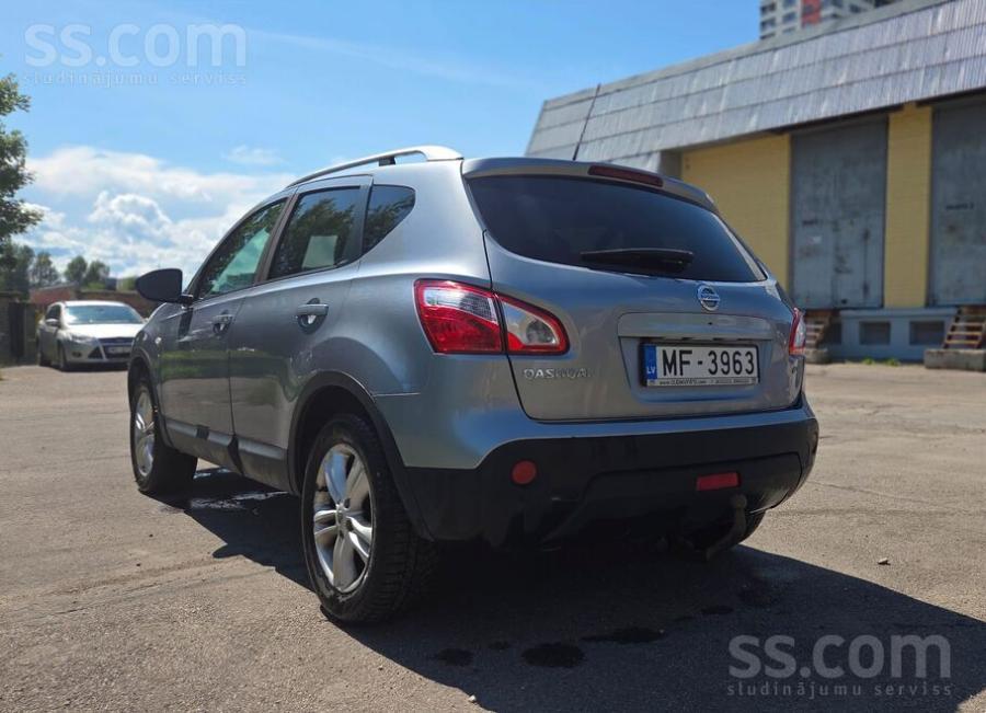 Grey Nissan Qashqai 2012 in Riga, with an engine capacity of 1.50 L and mileage of 240 thousand km for 3500 €, photo 6 on AUTOMOTO.COM.LV