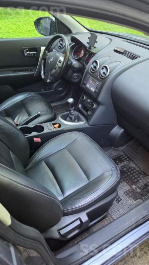 Grey Nissan Qashqai 2012 in Riga, with an engine capacity of 1.50 L and mileage of 240 thousand km for 3500 €, photo 14 on AUTOMOTO.COM.LV