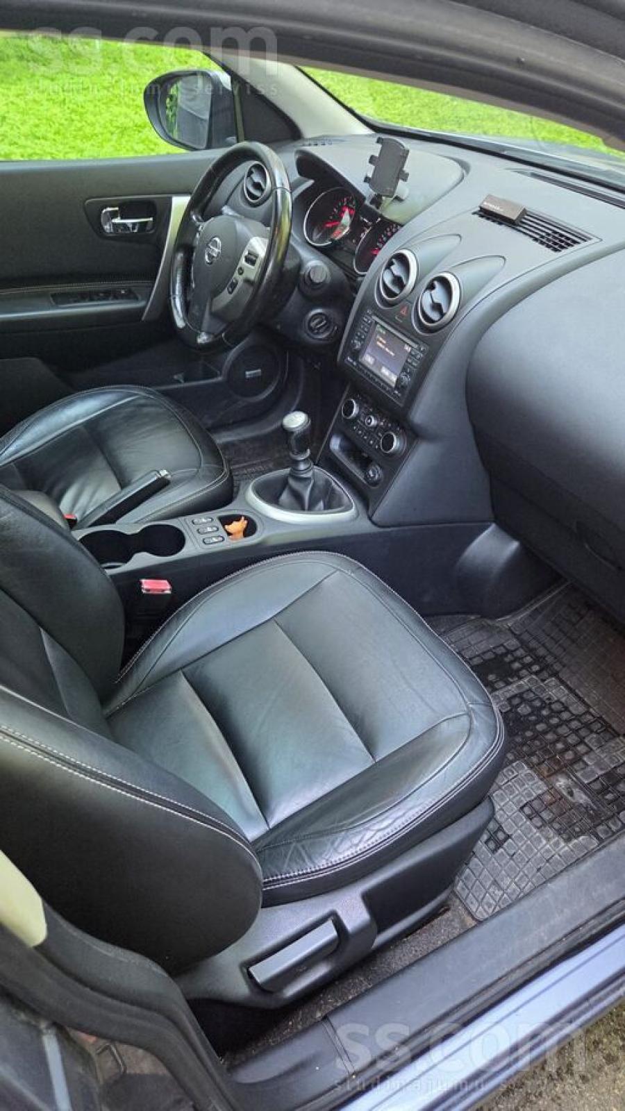 Grey Nissan Qashqai 2012 in Riga, with an engine capacity of 1.50 L and mileage of 240 thousand km for 3500 €, photo 14 on AUTOMOTO.COM.LV