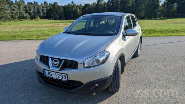 Grey Nissan Qashqai 2013 in Ogre, with an engine capacity of 1.60 L and mileage of 139 thousand km for 6500 €, photo 1 on AUTOMOTO.COM.LV