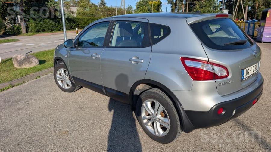 Grey Nissan Qashqai 2013 in Ogre, with an engine capacity of 1.60 L and mileage of 139 thousand km for 6500 €, photo 3 on AUTOMOTO.COM.LV