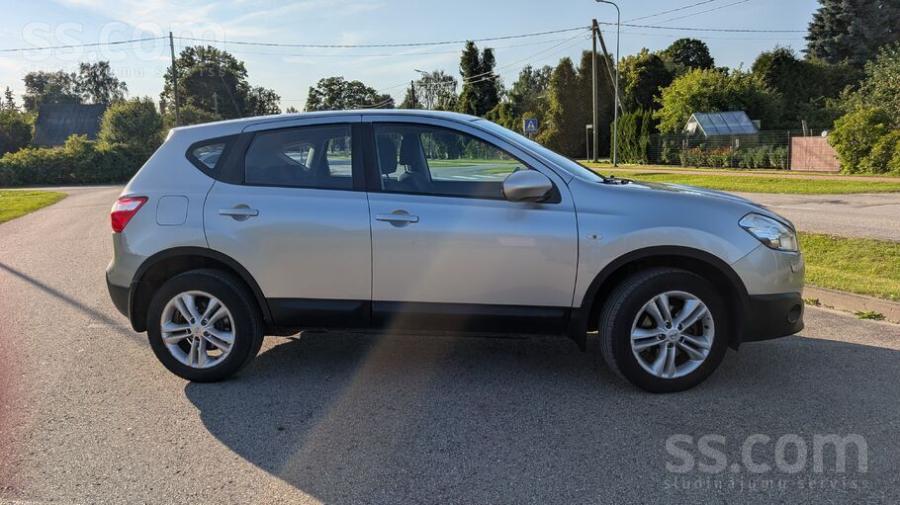 Grey Nissan Qashqai 2013 in Ogre, with an engine capacity of 1.60 L and mileage of 139 thousand km for 6500 €, photo 4 on AUTOMOTO.COM.LV