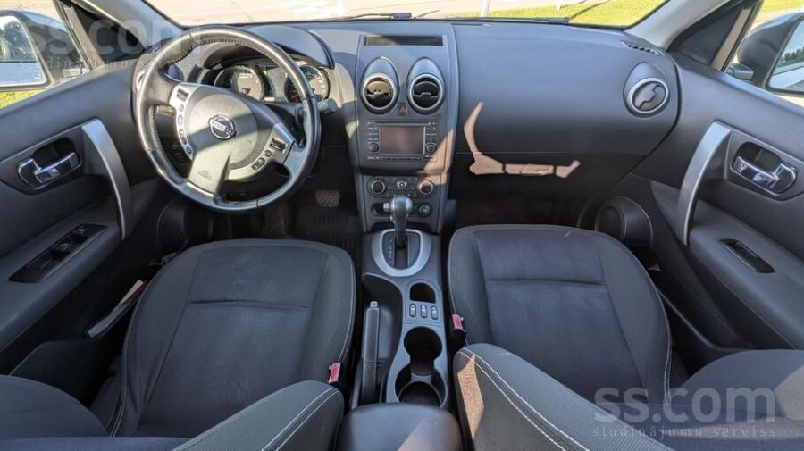 Grey Nissan Qashqai 2013 in Ogre, with an engine capacity of 1.60 L and mileage of 139 thousand km for 6500 €, photo 5 on AUTOMOTO.COM.LV