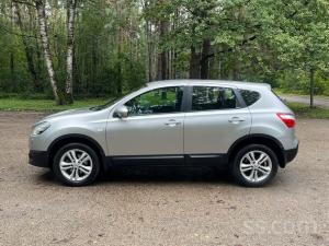 Grey Nissan Qashqai 2013 in Riga, with an engine capacity of 1.60 L and mileage of 0 thousand km for 6899 €, photo 3 on AUTOMOTO.COM.LV