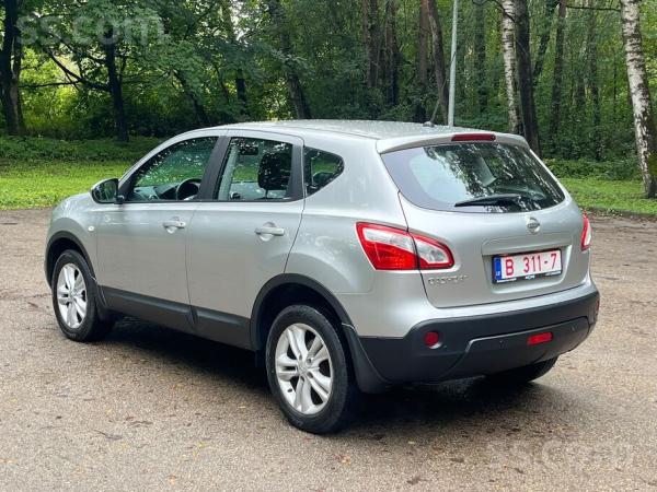 Nissan Qashqai 2013 Rīga vietnē Pelēks Nissan Qashqai 2013 Rīga, ar dzinēja tilpumu 1.60 L un nobraukumu 0 tūkst. km par 6899 €, foto 4 vietnē AUTOMOTO.COM.LV