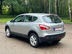 Grey Nissan Qashqai 2013 in Riga, with an engine capacity of 1.60 L and mileage of 0 thousand km for 6899 €, photo 4 on AUTOMOTO.COM.LV