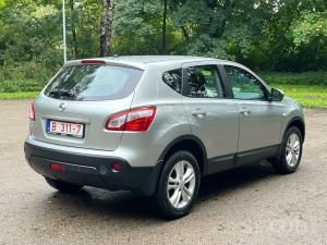 Grey Nissan Qashqai 2013 in Riga, with an engine capacity of 1.60 L and mileage of 0 thousand km for 6899 €, photo 6 on AUTOMOTO.COM.LV
