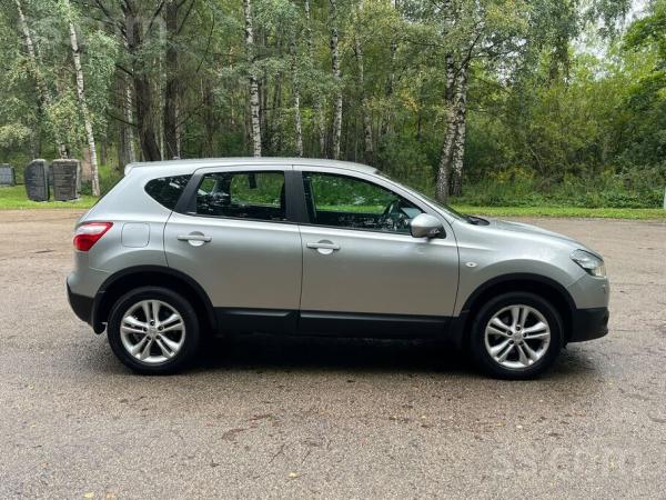 Nissan Qashqai 2013 Rīga vietnē Pelēks Nissan Qashqai 2013 Rīga, ar dzinēja tilpumu 1.60 L un nobraukumu 0 tūkst. km par 6899 €, foto 7 vietnē AUTOMOTO.COM.LV