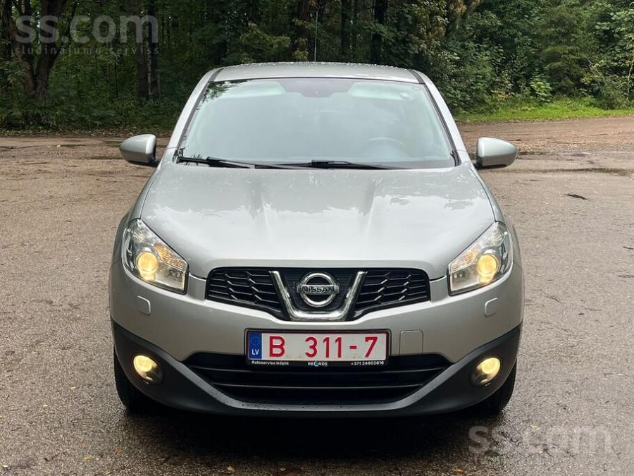 Grey Nissan Qashqai 2013 in Riga, with an engine capacity of 1.60 L and mileage of 0 thousand km for 6899 €, photo 9 on AUTOMOTO.COM.LV