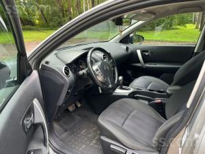 Grey Nissan Qashqai 2013 in Riga, with an engine capacity of 1.60 L and mileage of 0 thousand km for 6899 €, photo 10 on AUTOMOTO.COM.LV