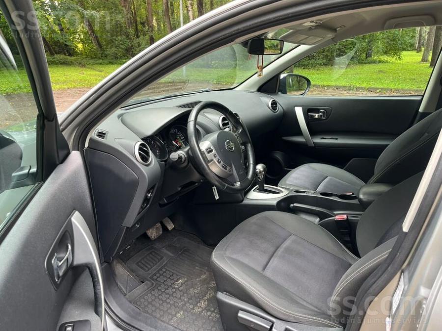 Grey Nissan Qashqai 2013 in Riga, with an engine capacity of 1.60 L and mileage of 0 thousand km for 6899 €, photo 10 on AUTOMOTO.COM.LV