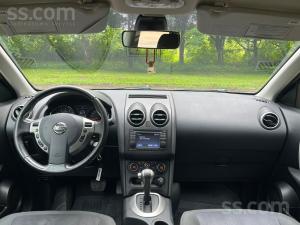Grey Nissan Qashqai 2013 in Riga, with an engine capacity of 1.60 L and mileage of 0 thousand km for 6899 €, photo 11 on AUTOMOTO.COM.LV