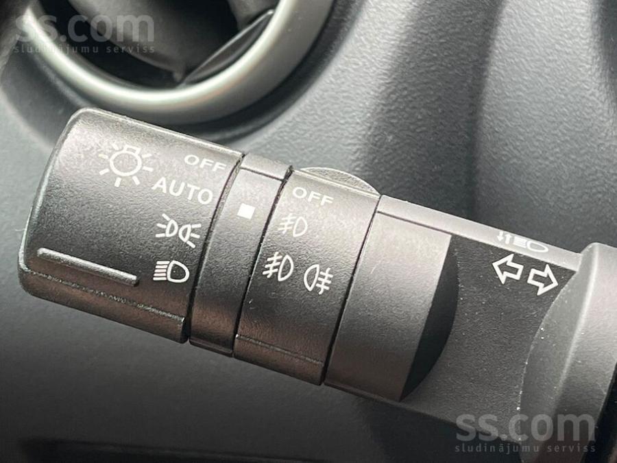 Grey Nissan Qashqai 2013 in Riga, with an engine capacity of 1.60 L and mileage of 0 thousand km for 6899 €, photo 16 on AUTOMOTO.COM.LV