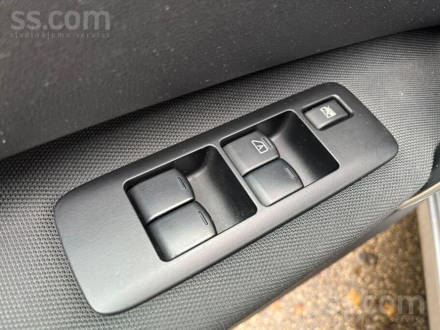 Grey Nissan Qashqai 2013 in Riga, with an engine capacity of 1.60 L and mileage of 0 thousand km for 6899 €, photo 18 on AUTOMOTO.COM.LV