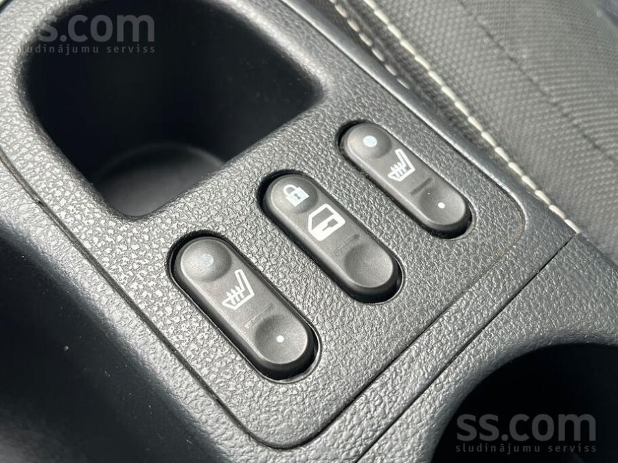 Grey Nissan Qashqai 2013 in Riga, with an engine capacity of 1.60 L and mileage of 0 thousand km for 6899 €, photo 22 on AUTOMOTO.COM.LV