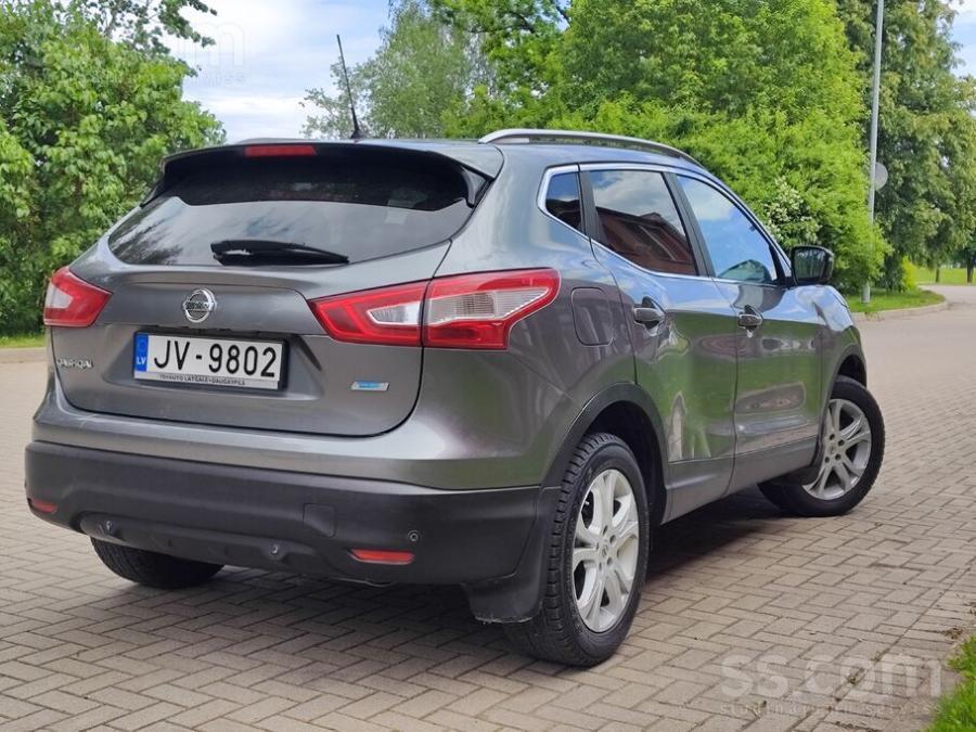 Grey Nissan Qashqai 2015 in Riga, with an engine capacity of 1.50 L and mileage of 173 thousand km for 8290 €, photo 6 on AUTOMOTO.COM.LV