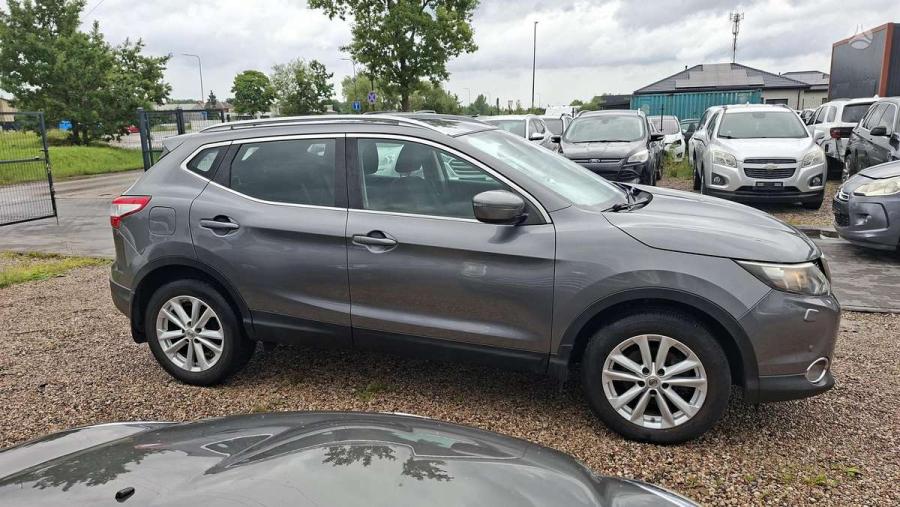 Grey Nissan Qashqai 2015 in Kaunas, with an engine capacity of 1.50 L and mileage of 150 thousand km for 8150 €, photo 6 on AUTOMOTO.COM.LV