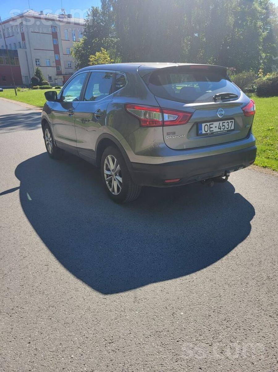 Pelēks Nissan Qashqai 2015 Liepāja, ar dzinēja tilpumu 1.50 L un nobraukumu 257 tūkst. km par 7500 €, foto 3 vietnē AUTOMOTO.COM.LV