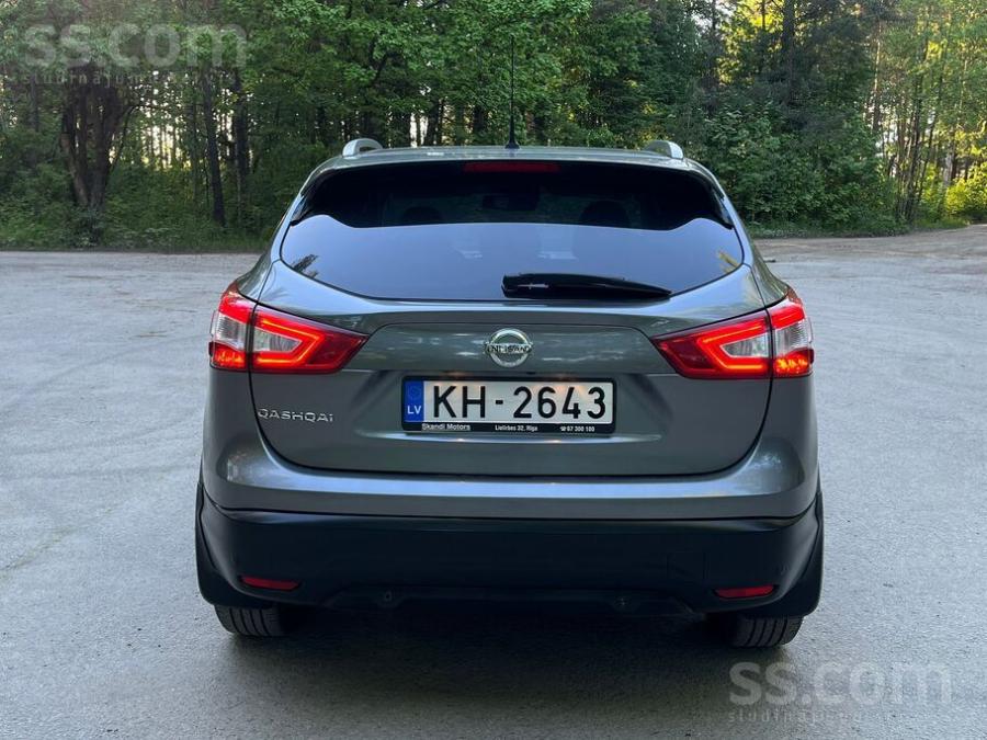 Grey Nissan Qashqai 2016 in Riga, with an engine capacity of 1.20 L and mileage of 0 thousand km for 7399 €, photo 4 on AUTOMOTO.COM.LV