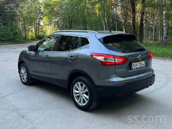 Nissan Qashqai 2016 in Riga on AUTOMOTO.COM.LV Grey Nissan Qashqai 2016 in Riga, with an engine capacity of 1.20 L and mileage of 0 thousand km for 7399 €, photo 3 on AUTOMOTO.COM.LV
