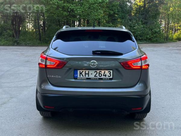 Nissan Qashqai 2016 in Riga on AUTOMOTO.COM.LV Grey Nissan Qashqai 2016 in Riga, with an engine capacity of 1.20 L and mileage of 0 thousand km for 7399 €, photo 4 on AUTOMOTO.COM.LV