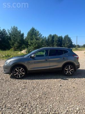 Grey Nissan Qashqai 2017 in Riga, with an engine capacity of 1.20 L and mileage of 304 thousand km for 9000 €, photo 4 on AUTOMOTO.COM.LV