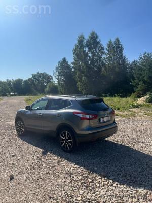 Grey Nissan Qashqai 2017 in Riga, with an engine capacity of 1.20 L and mileage of 304 thousand km for 9000 €, photo 5 on AUTOMOTO.COM.LV