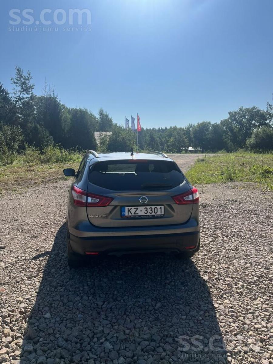 Grey Nissan Qashqai 2017 in Riga, with an engine capacity of 1.20 L and mileage of 304 thousand km for 9000 €, photo 6 on AUTOMOTO.COM.LV