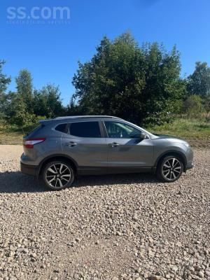 Grey Nissan Qashqai 2017 in Riga, with an engine capacity of 1.20 L and mileage of 304 thousand km for 9000 €, photo 7 on AUTOMOTO.COM.LV