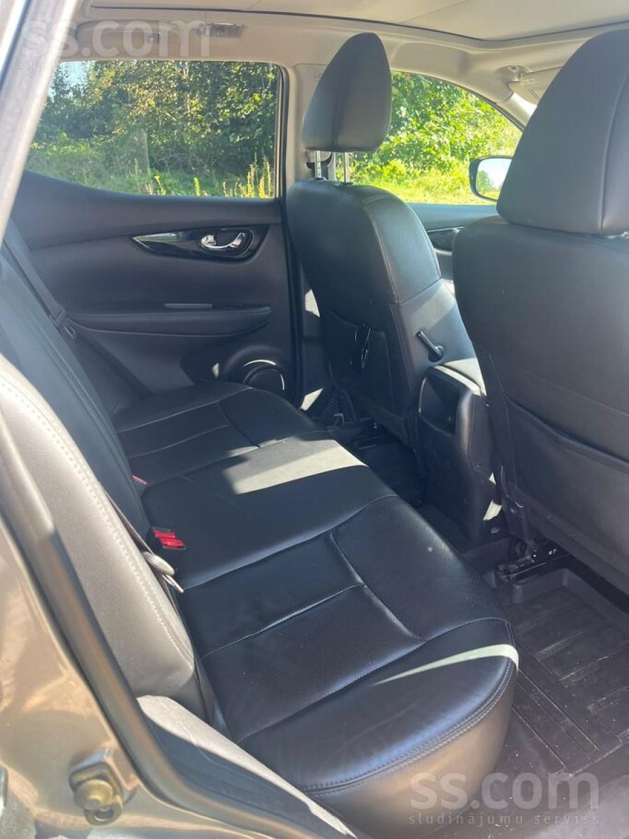 Grey Nissan Qashqai 2017 in Riga, with an engine capacity of 1.20 L and mileage of 304 thousand km for 9000 €, photo 9 on AUTOMOTO.COM.LV