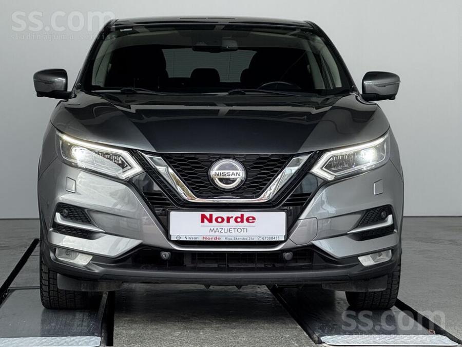 Grey Nissan Qashqai 2020 in Riga, with an engine capacity of 1.30 L and mileage of 107 thousand km for 14480 €, photo 1 on AUTOMOTO.COM.LV