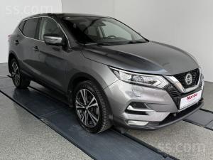 Grey Nissan Qashqai 2020 in Riga, with an engine capacity of 1.30 L and mileage of 107 thousand km for 14480 €, photo 3 on AUTOMOTO.COM.LV